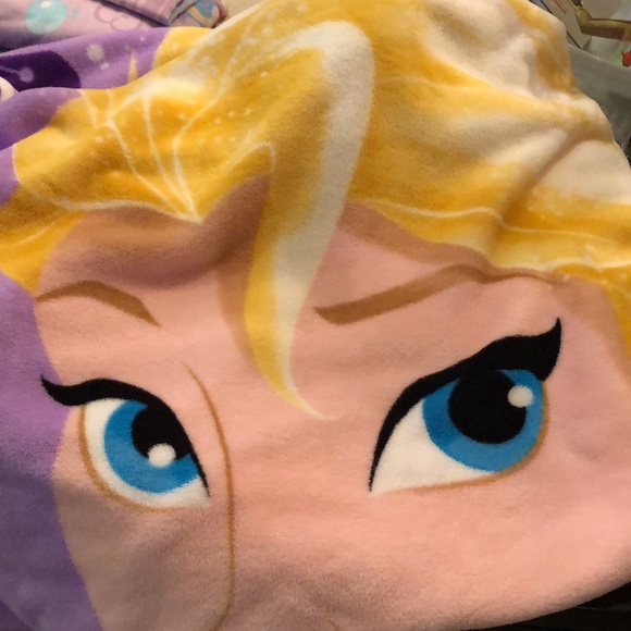 Disney | Other | Disneys Frozen Elsa Large Cozy Fuzzy Throw Blanket ...